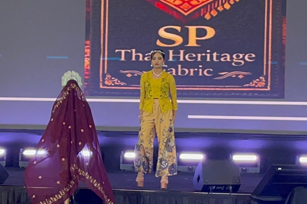 Tembus Fashion Week Malaysia, Siswi Salatiga Agnes Saraswati Sabet Best ...