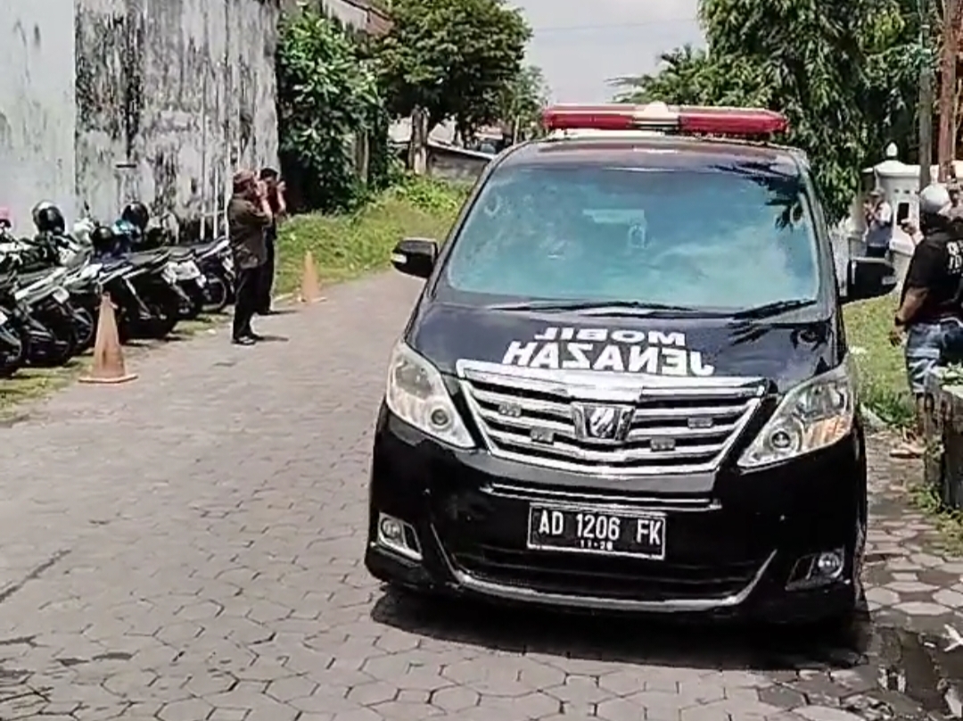 Jenazah Pakubuwono XIII Tiba di Keraton Surakarta, Prosesi Adat Digelar ...