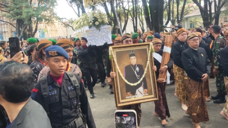 Tradisi Brobosan dan Kirab Jenazah PB XIII, Wujud Penghormatan Terakhir ...